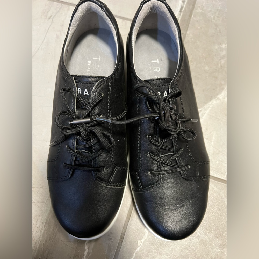 Traq By Alegria Black Leather Sneaker Women’s 38 Worn… - Gem